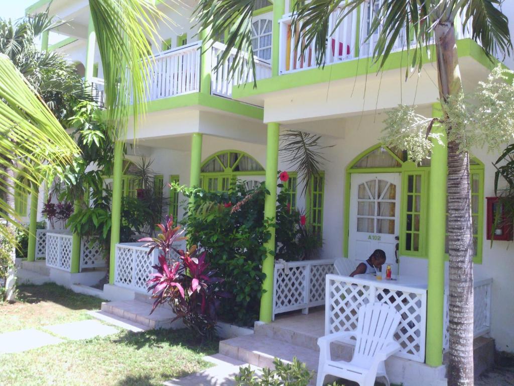 FUN HOLIDAY BEACH RESORT NEGRIL | CHOOSE YOUR STAY IN NEGRIL | BOOK NOW ...